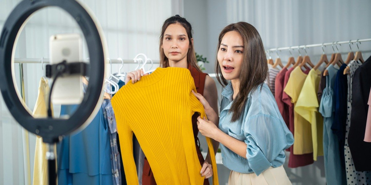 Social Commerce and Its Distinction from Traditional E‑Commerce ...