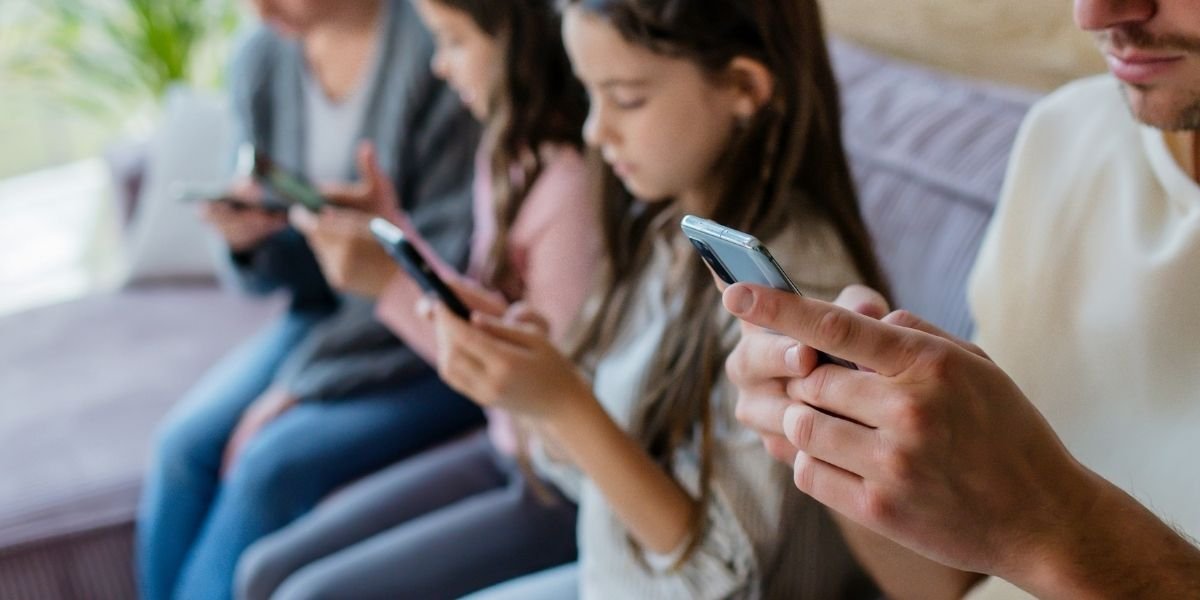 Truth Behind AI Influencer ‘Emily Hart’ and Its Online Reach ...